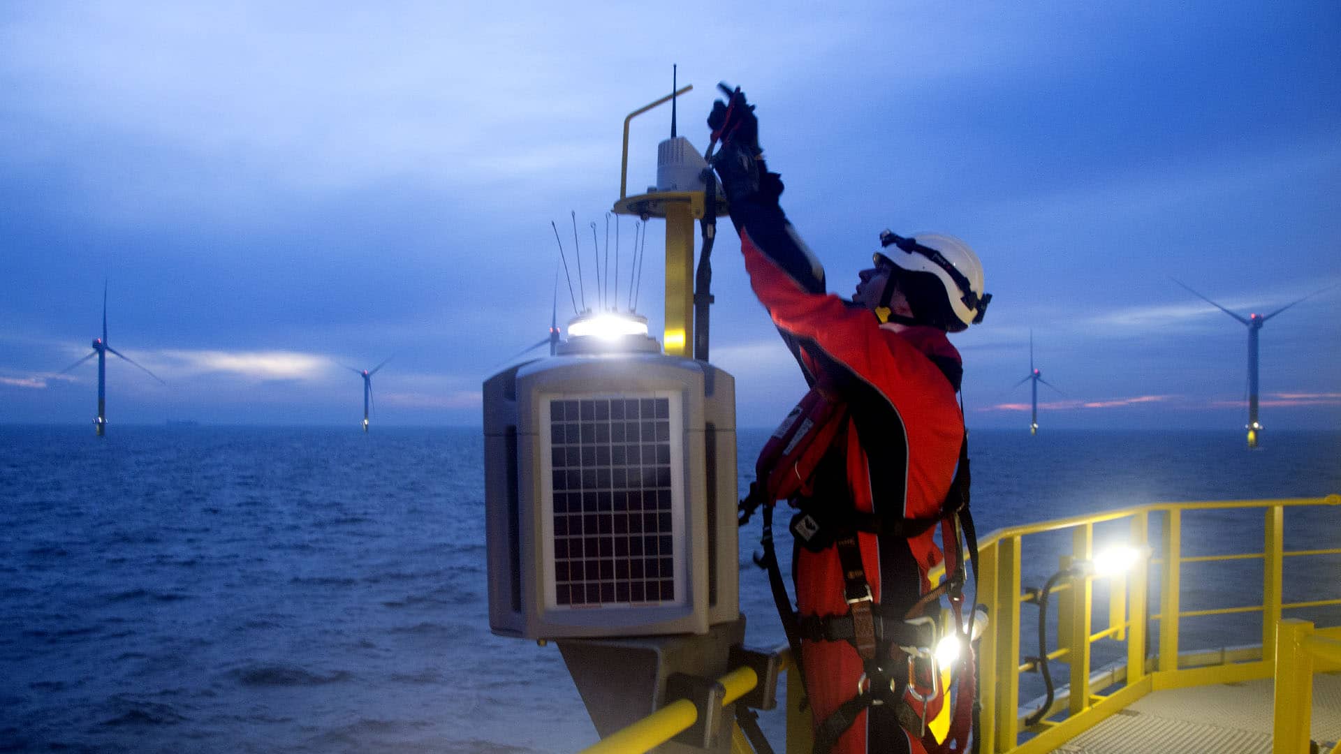 LA40: Not just an industrial light - Sabik Offshore